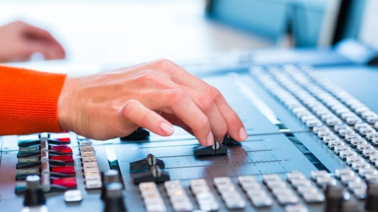 Conheça 6 gêneros para a produção de programas de rádio